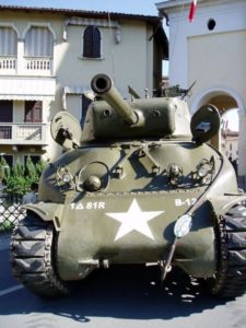 The Sherman M4A1 76W: This first 76 Sherman into Combat in US Hands ...