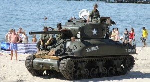 The Sherman M4A1 76W: This first 76 Sherman into Combat in US Hands ...
